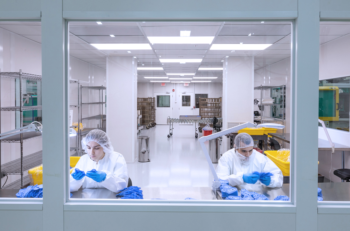 LSR Clean Room - Injection Molding - ISO Class 8 | SIMTEC